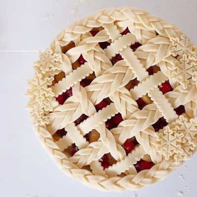Elegant Christmas Pie Crust Designs - AllSpice Blog